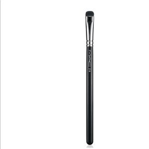 MAC Cosmetics Makeup | New Rare Authentic Mac 224 Blending Brush | Poshmark